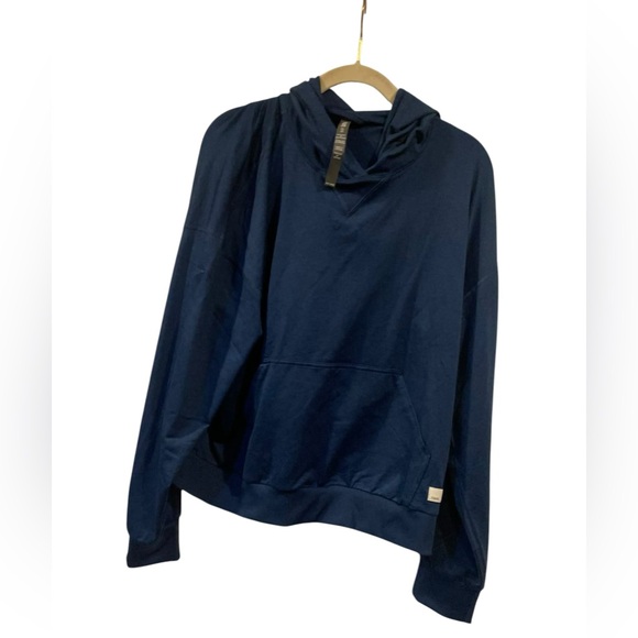 Vuori | Tops | Nwt Vuori Halo Modern Pullover Blue Coast Heather Size ...